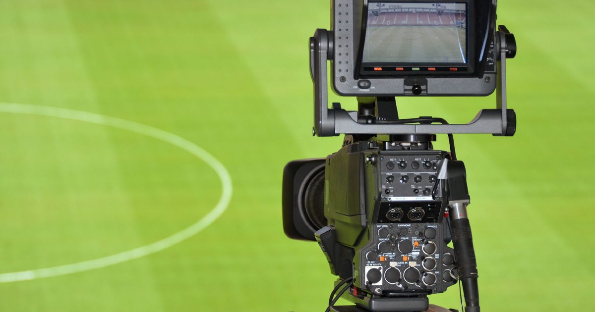 Camera AI mắc lỗi siêu hài hước khi tường thuật trực tiếp trận đấu bóng đá