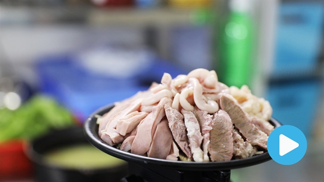 Vietnamese food: Intestine hotpot