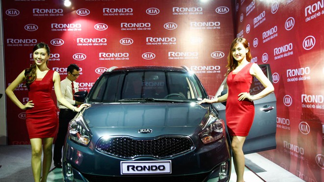 Chi tiết Kia Rondo có giá bán từ 729 triệu đồng tại Việt Nam