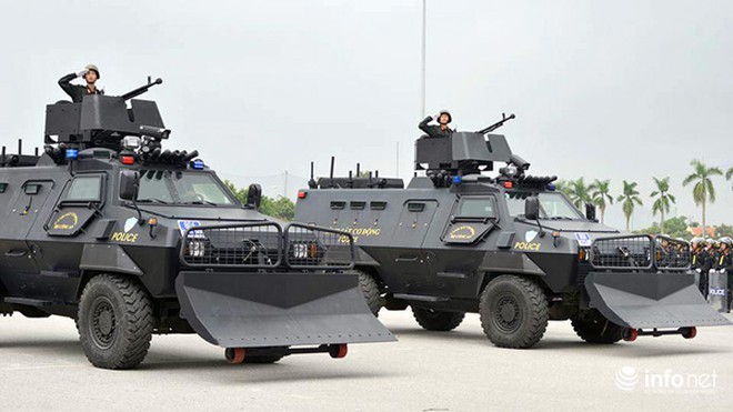 CSCĐ Hà Nội phô diễn lực lượng, xe chiến đấu hiện đại