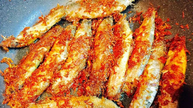 Giòn tan cá chạch chiên riềng sả