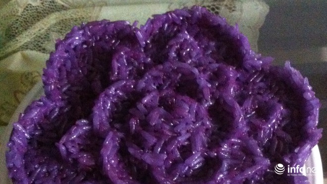 Cách nấu xôi tím lá cẩm cúng Ông Công Ông Táo đẹp mắt