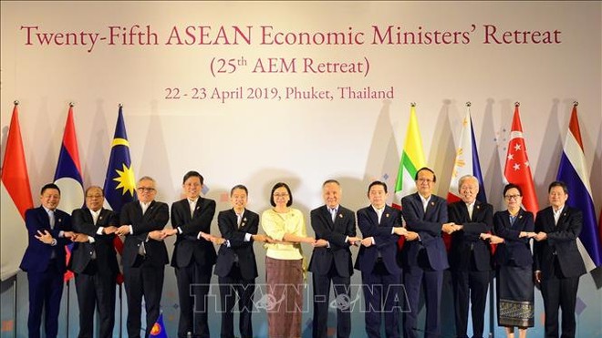 Hội nghị hẹp Bộ trưởng kinh tế ASEAN lần thứ 25 tại Thái Lan