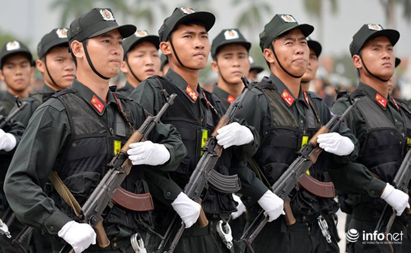 CSCĐ Hà Nội phô diễn lực lượng, xe chiến đấu hiện đại