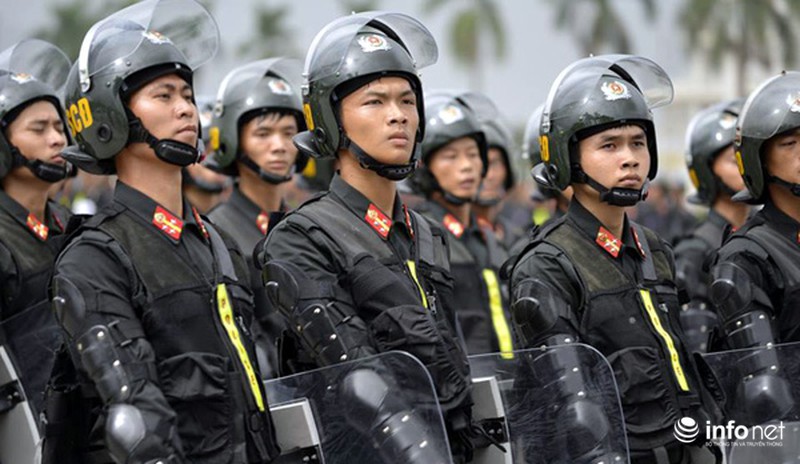 CSCĐ Hà Nội phô diễn lực lượng, xe chiến đấu hiện đại