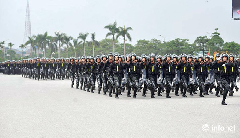 CSCĐ Hà Nội phô diễn lực lượng, xe chiến đấu hiện đại