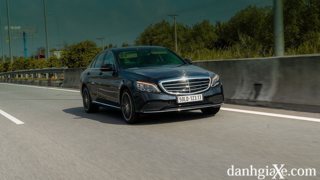 Đánh giá chi tiết Mercedes-Benz C200 Exclusive 2019