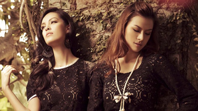 Kiều Chinh ‘đọ’ dáng ngọc cùng Isabella Du