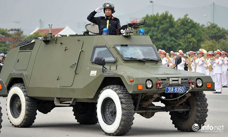 CSCĐ Hà Nội phô diễn lực lượng, xe chiến đấu hiện đại