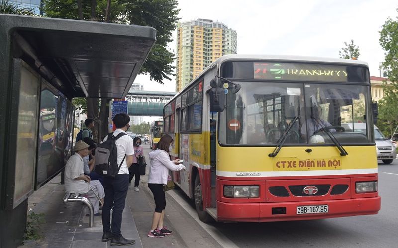 Hanoi’s bus service needs revamp